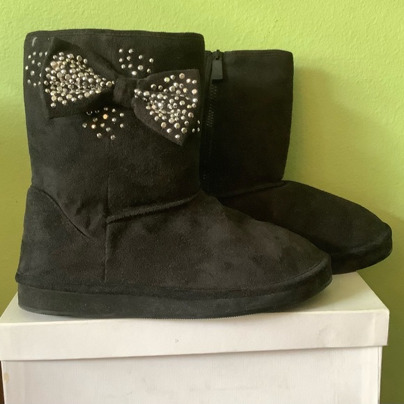 Joan Boyce | Shoes | Joan Boyce Black Suede Winter Boots Faux Fur Side ...
